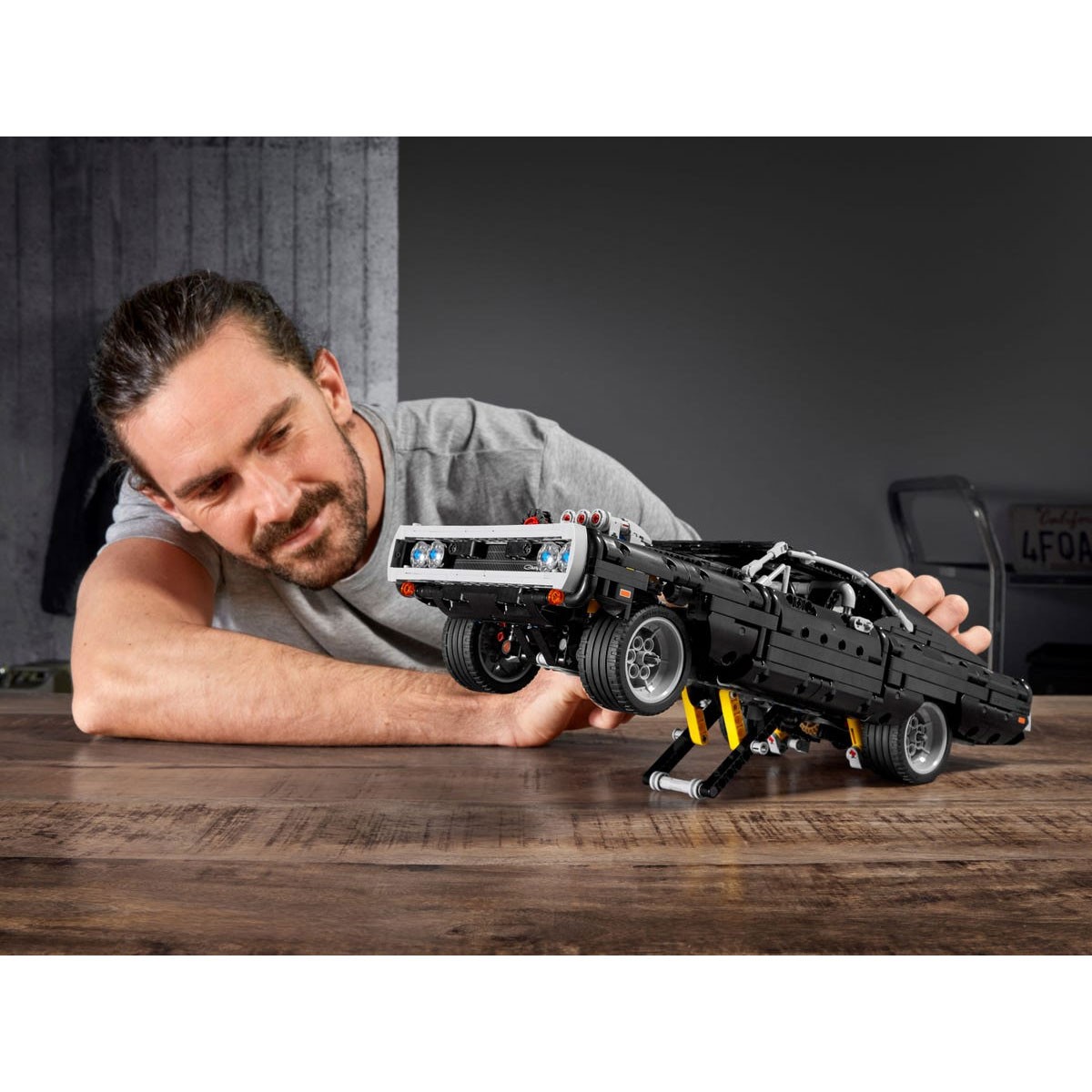 LEGO Technic Dodge Charger Dom (42111)